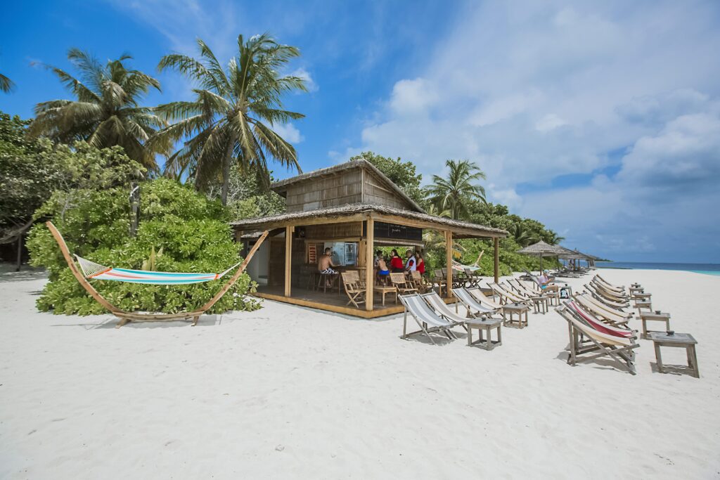 Malediven: Reethi Beach Island Resort - WeTravelEco