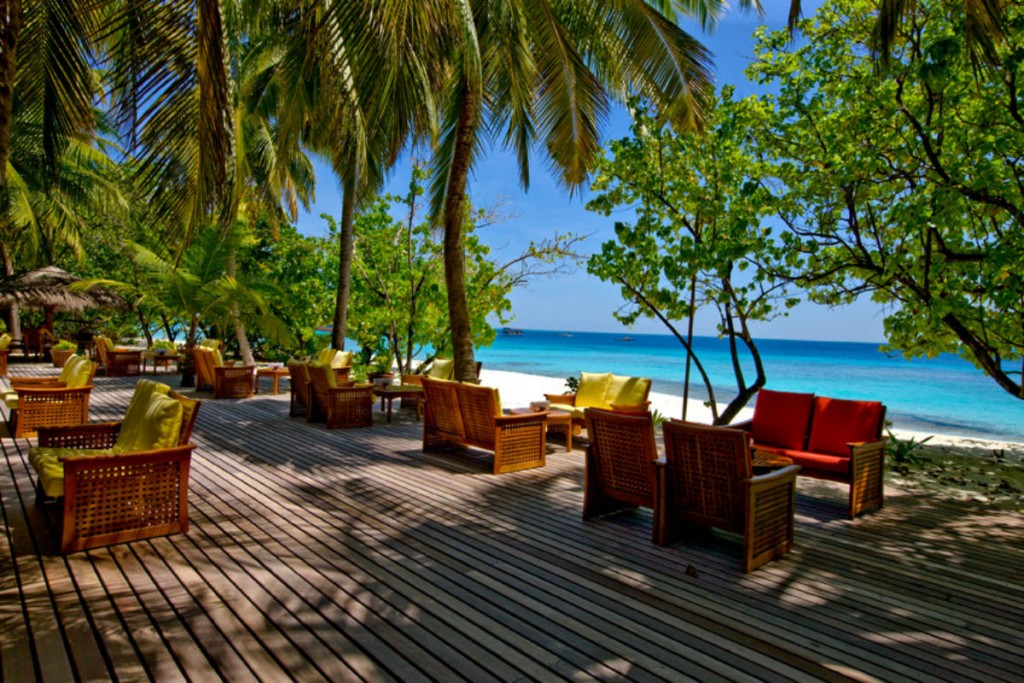 Malediven: Reethi Beach Island Resort - WeTravelEco